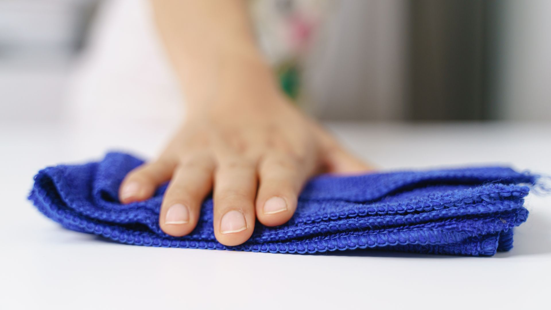 Comment nettoyer une vitre avec un chiffon microfibre